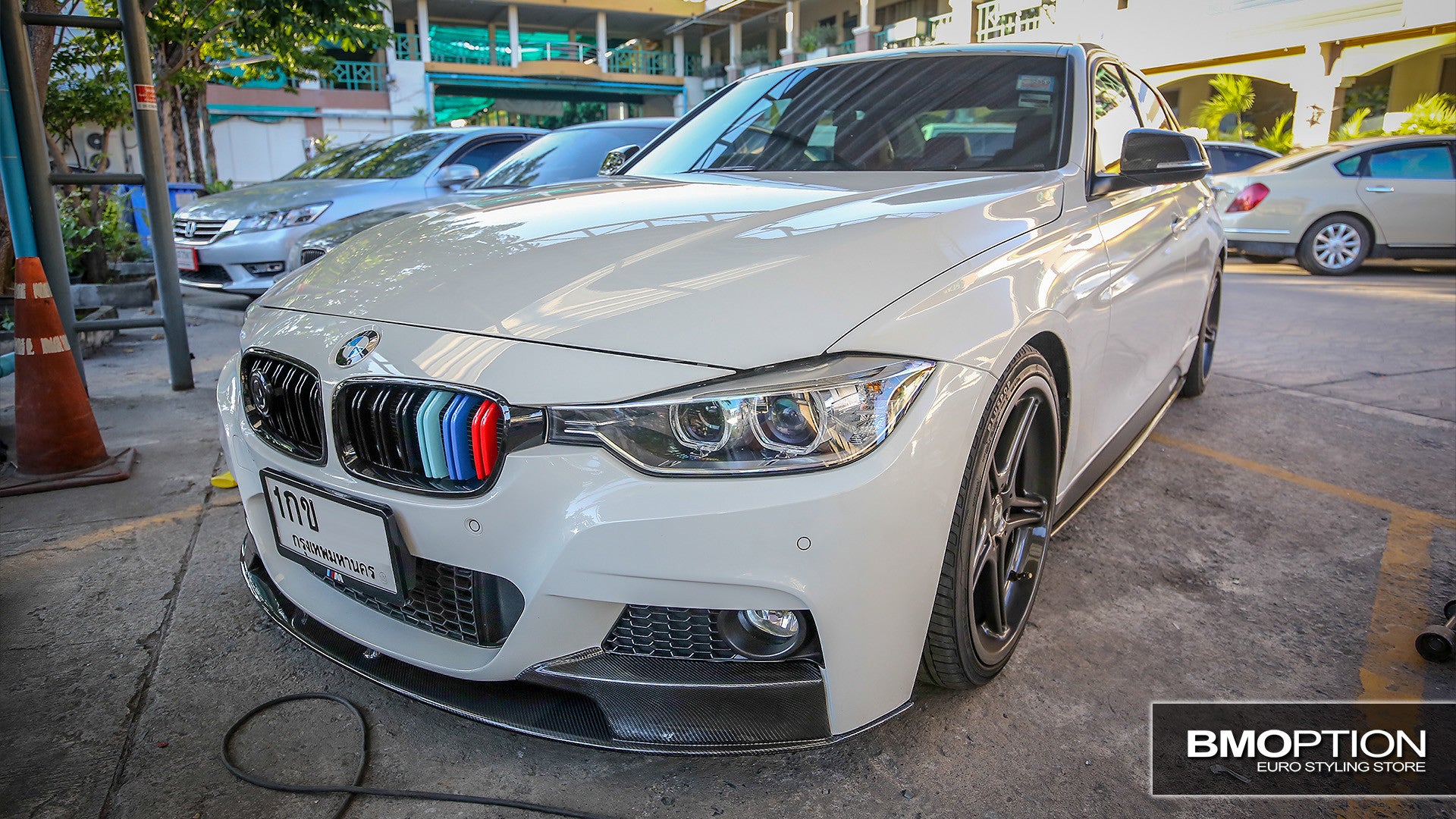 ลิ้นต่อกันชนหน้า F30 M Performance Style Front Lip (PP) - Aeroform Thailand